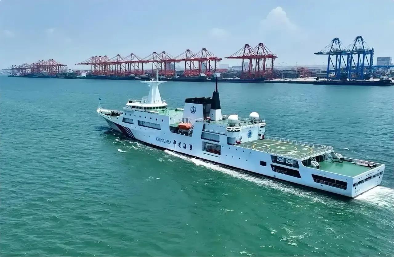 China's "Haixun 09" 10,000-ton maritime patrol ship patrolled the South ...