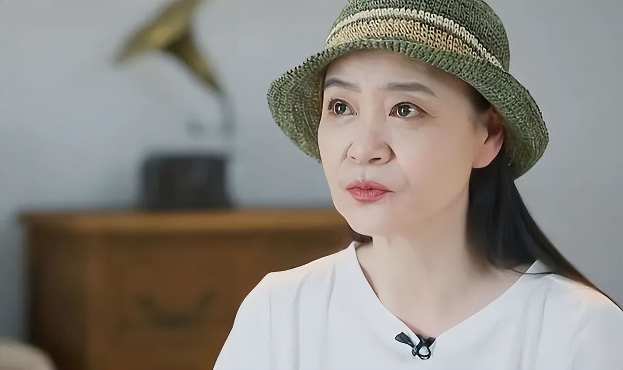 62-year-old Liu Xuehua has lived alone for 10 years, with the TV on 24 hours a day, and the pain ...