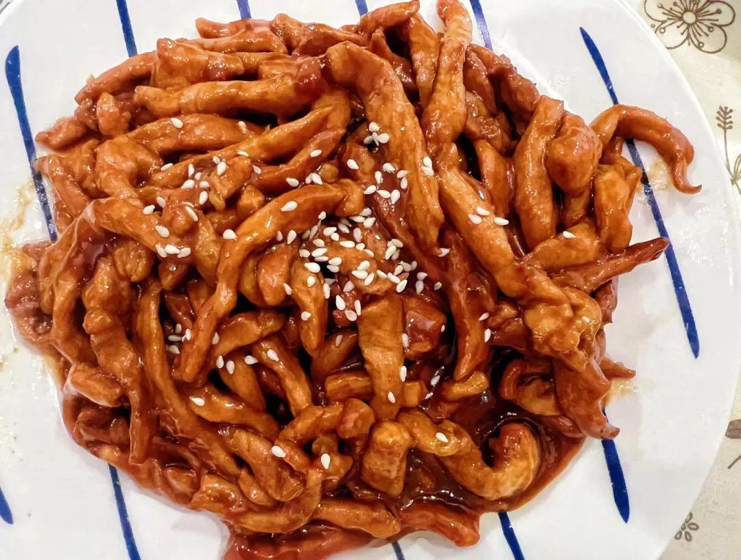 Chinese Cuisine: Shredded Pork with Peking Sauce - iNEWS
