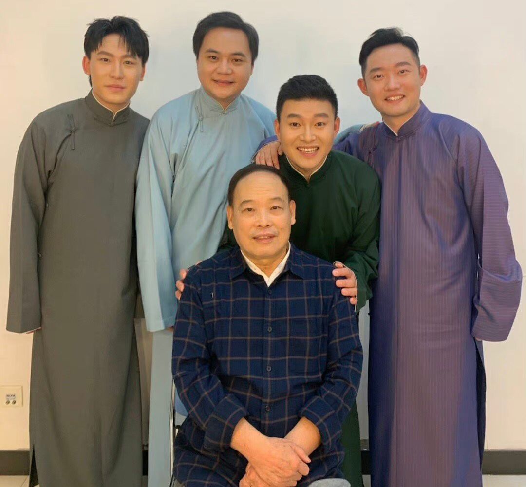 72-year-old cross talk master Zhao Weizhou rarely appeared in the cross ...