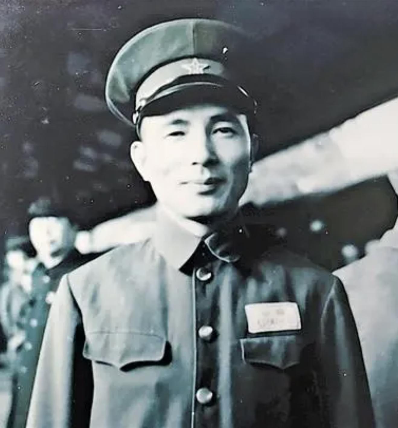 In 1957, there was a rare group photo of Lin Shuai and General Su Yu ...