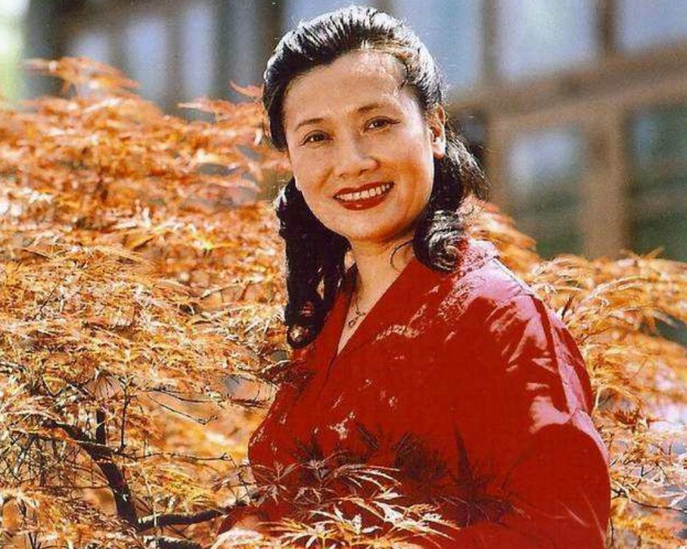 Zhu Fengbo, a famous singer, fell in love for 6 days and got married ...