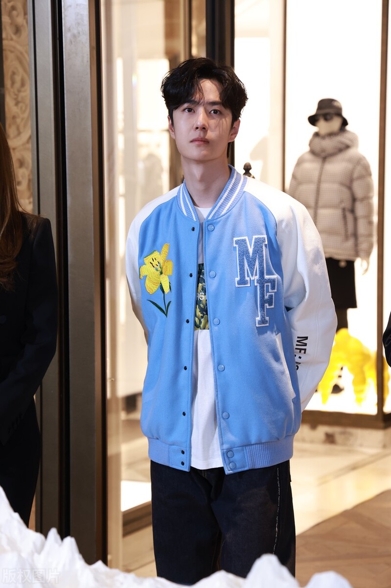 The top actor Wang Yibo attended the brand event, he looks so handsome ...