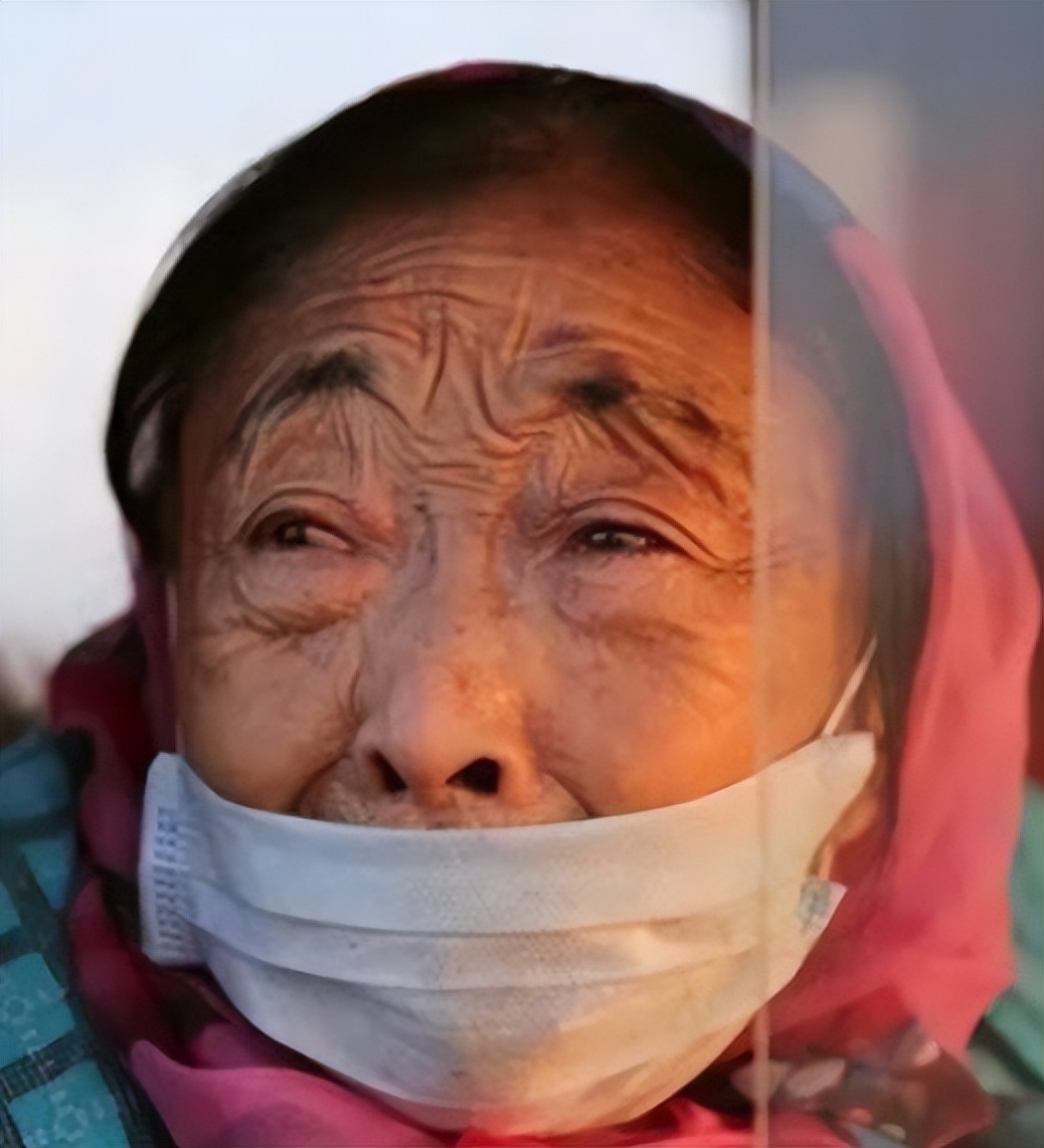 Winner in life?Li Yucheng's big and small wives travel together, and ...