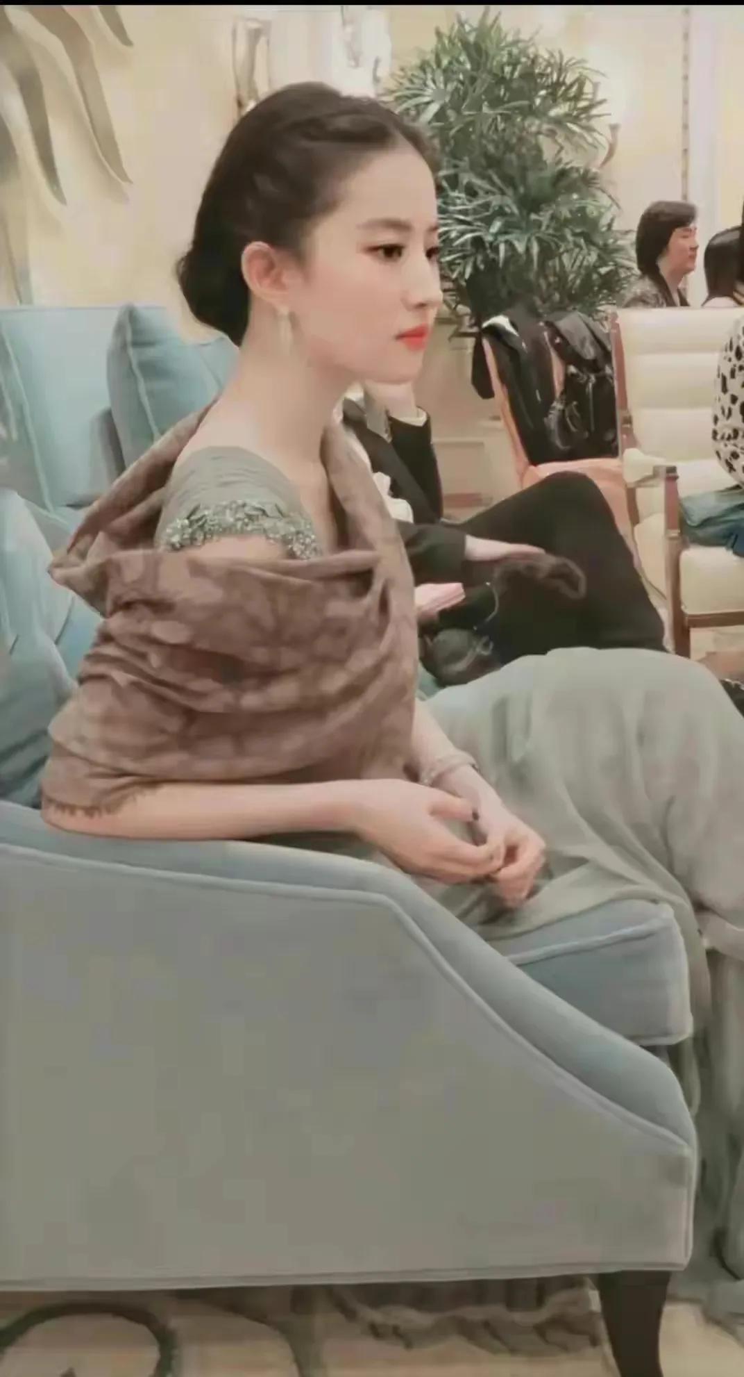 Photos of Lin Qingxia when she was young! This is the beauty of the ...