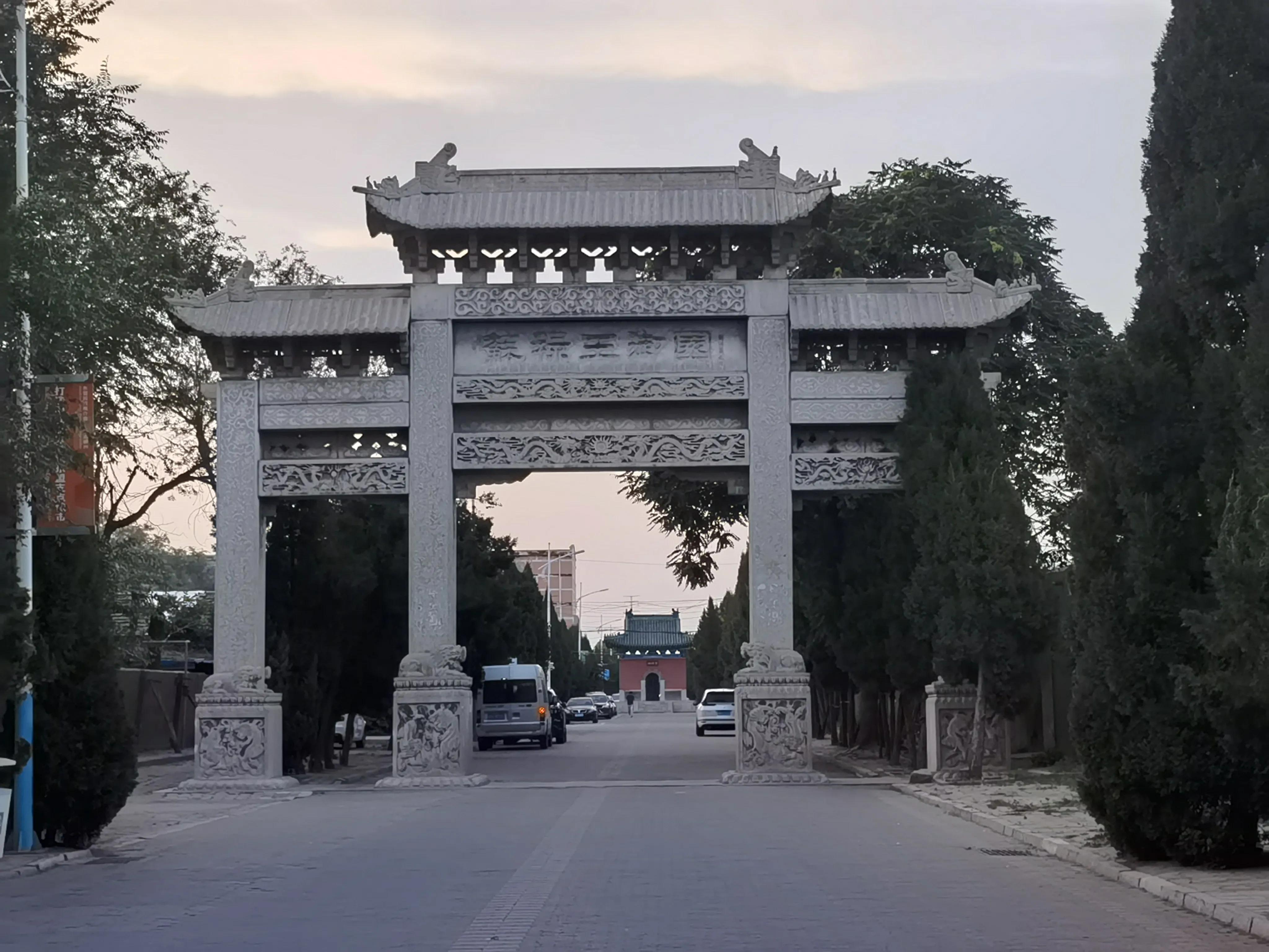 The tomb in the northwest of Decheng - iNEWS