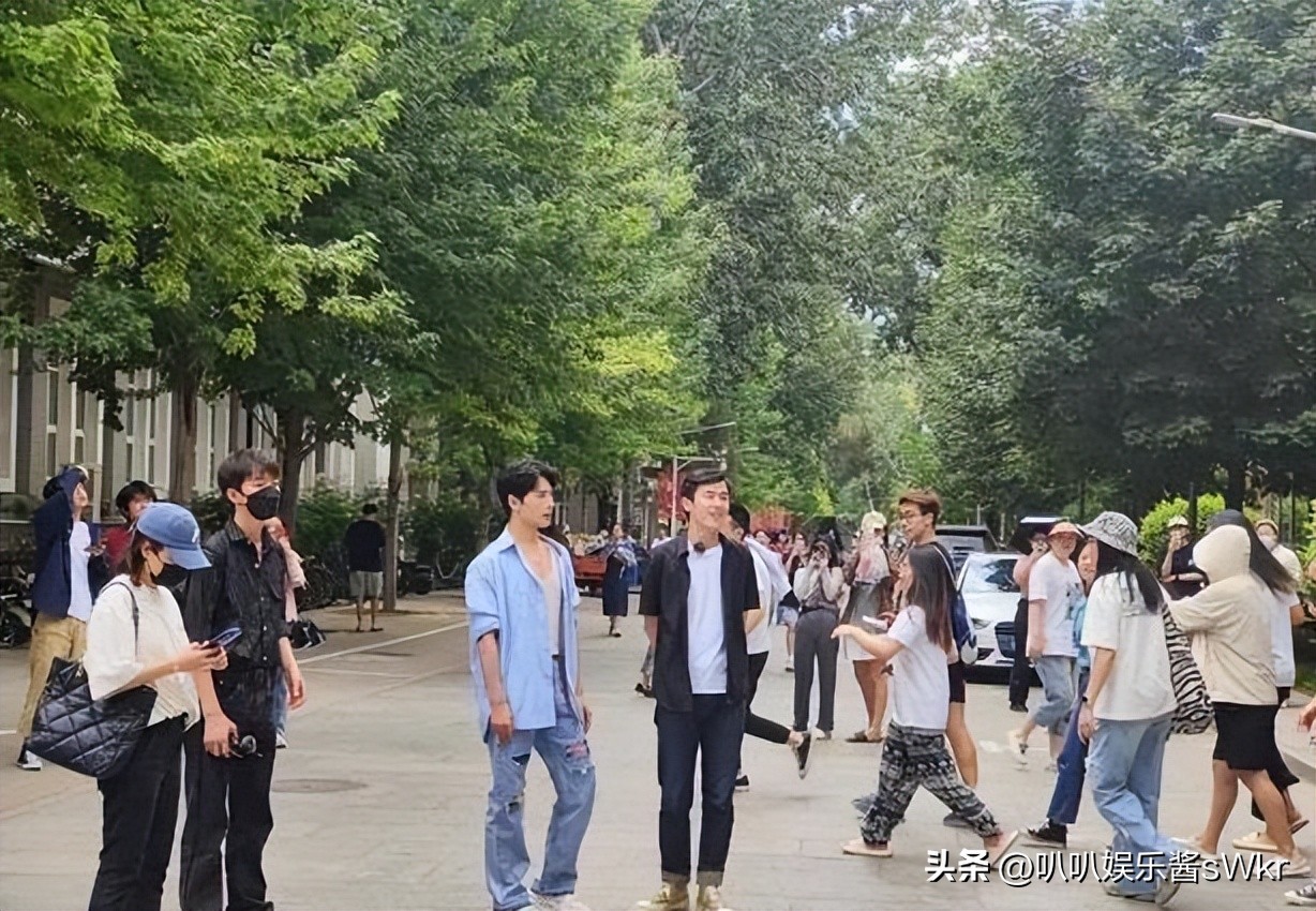 Fashion icon Yang Yang: All artists are envious of him with both good ...