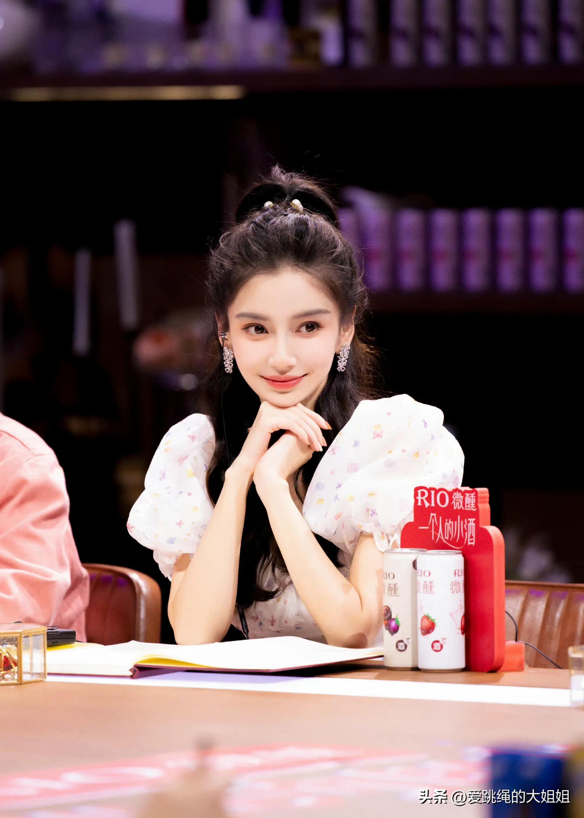 Fresh and lovely girl Yang Ying - iNEWS