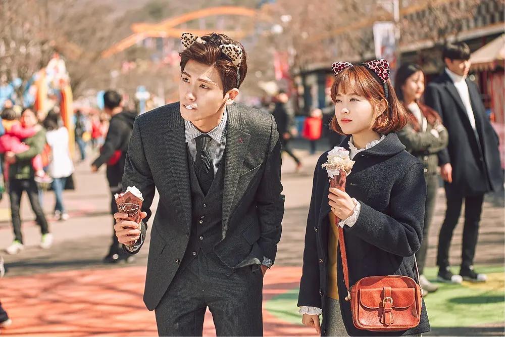 Korean actors Park Hyung-sik and Park Bo-young will once again co-star ...