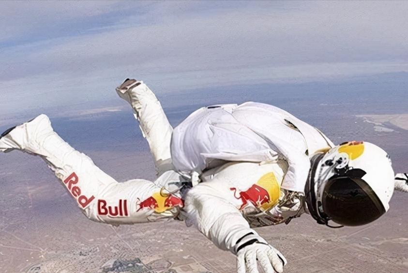 The first person to skydive in space, a supersonic free fall of 39 ...
