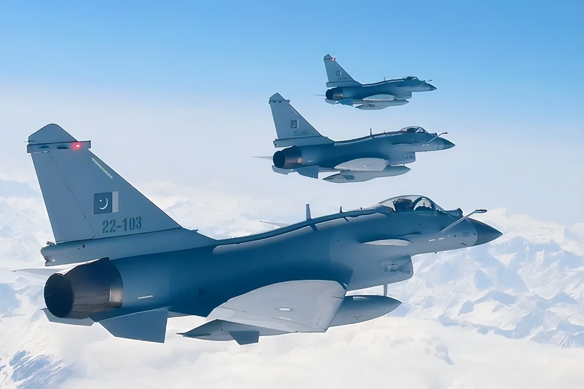 J-10CE Fighter: Now in Pakistan Air Force, Pilots Point Out Strengths and Flaws - iNEWS