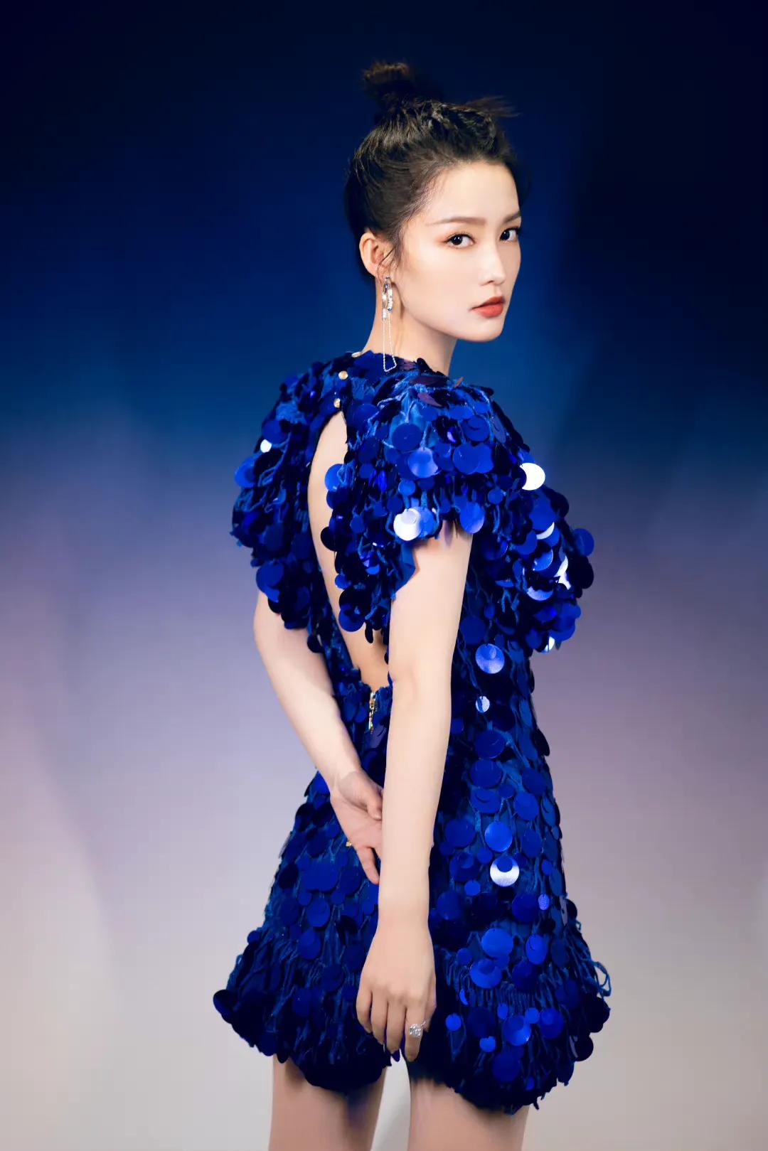 Li Qin: There is a beautiful long legs called Li Qin - iNEWS