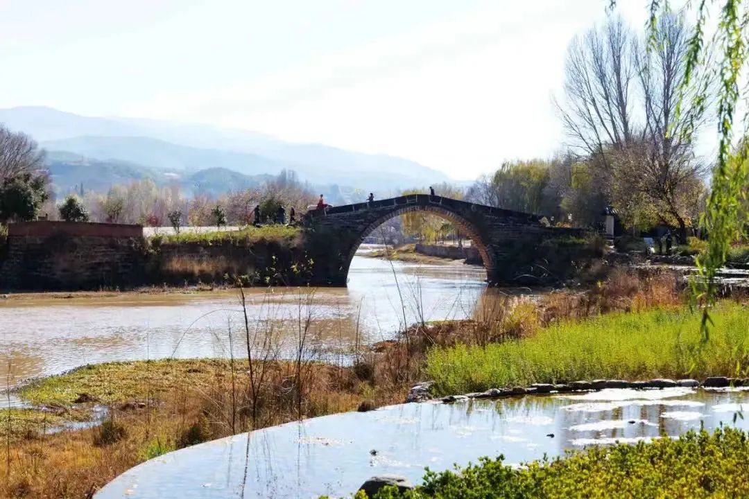 Visit Shaxi Ancient Town with Liu Yifei and Li Xian - iMedia