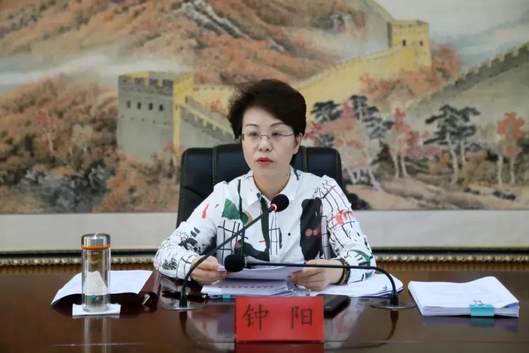 Female governor Zhong Yang's private life was exposed, and her lower body was out of control ...