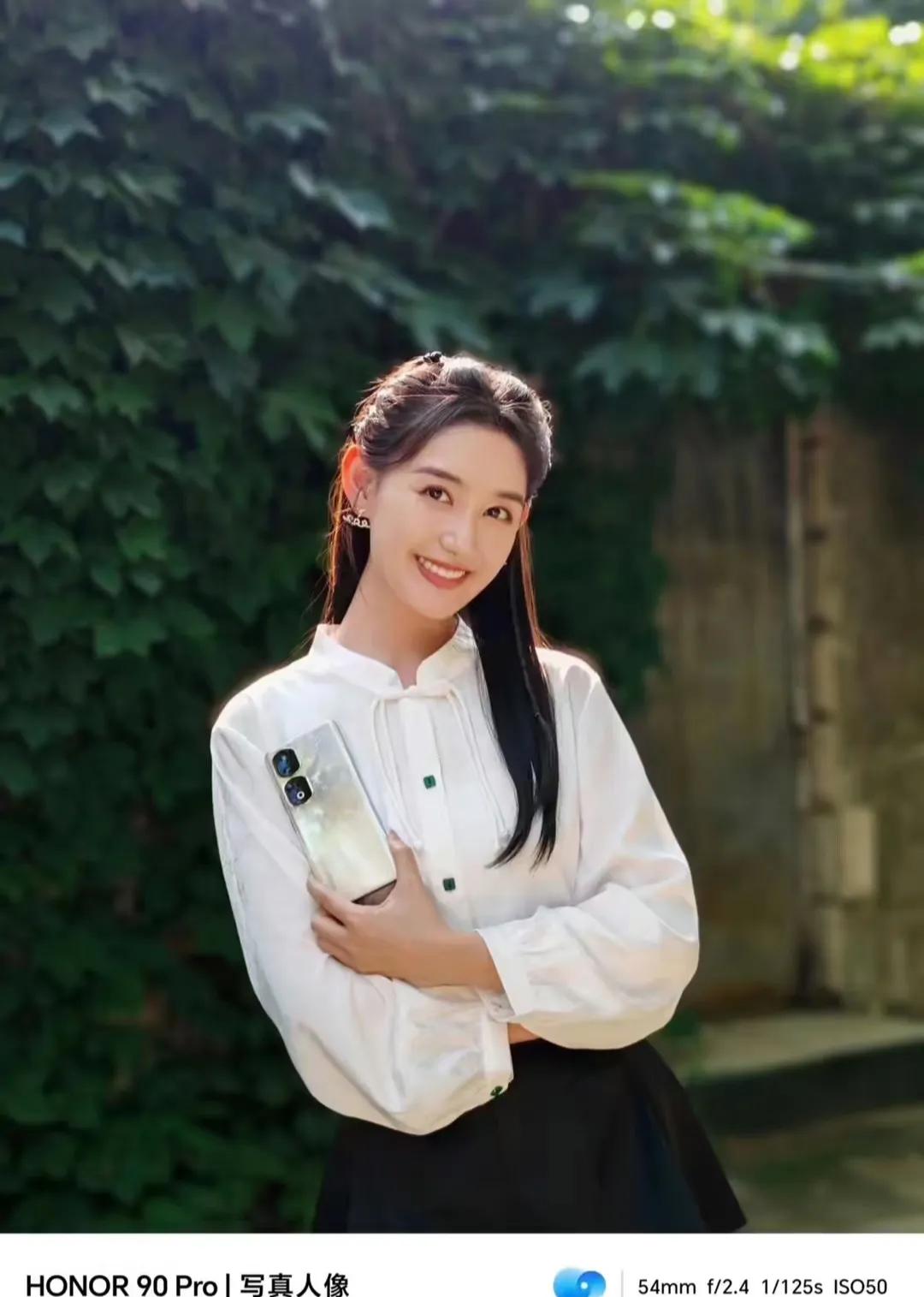 Jiang Yiyi's graduation photos are so beautiful - iMedia