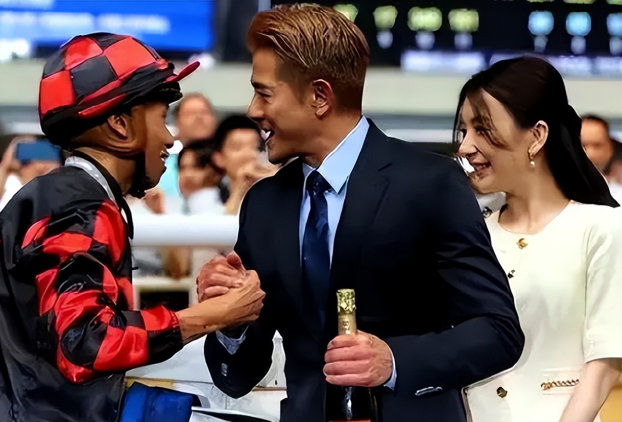 Aaron Kwok, who raised his arms and shouted for two million, Fang Yuan ...