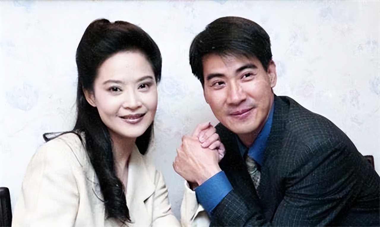 A recent photo of 59-year-old Wanjun Yu Xiaofan, her husband is tall ...