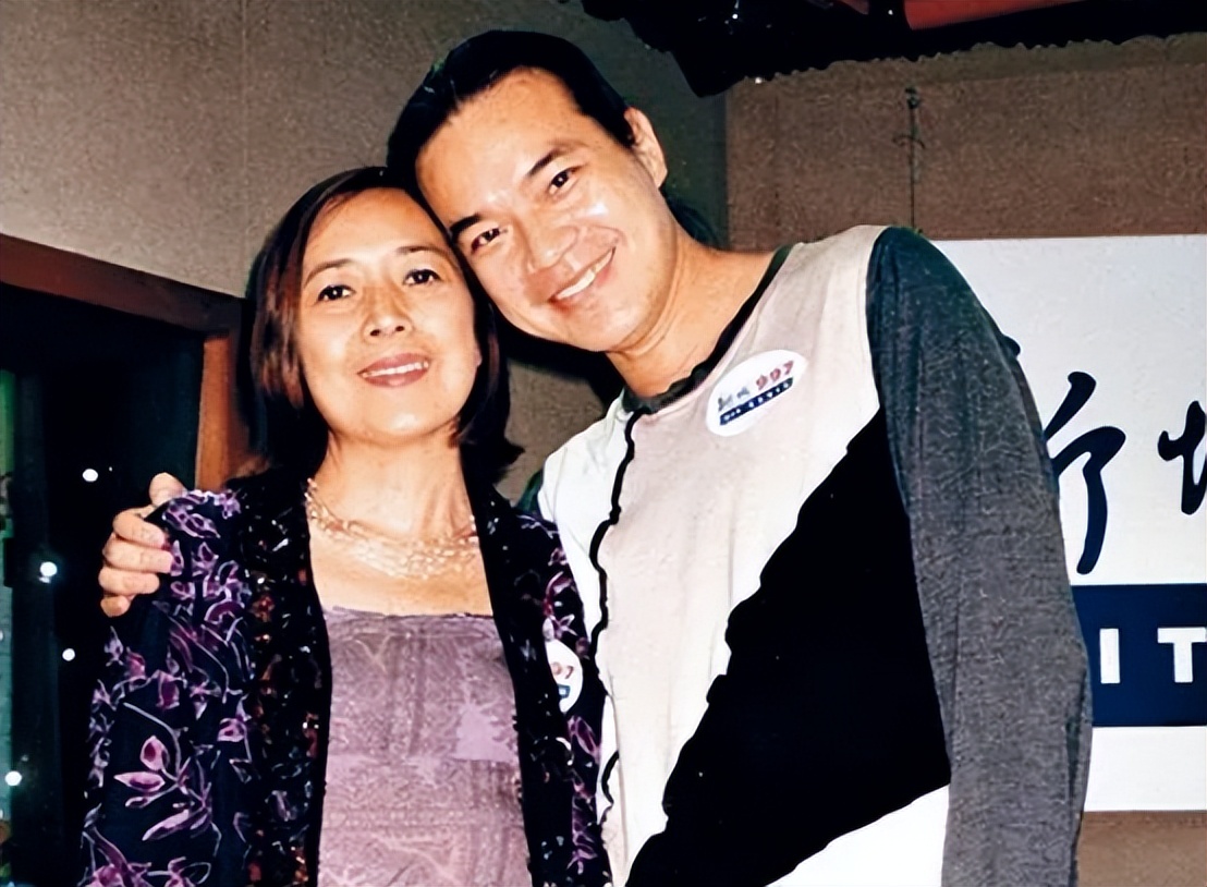 Breaking up and asking for 1.1 billion bed expenses? When the reporter ...