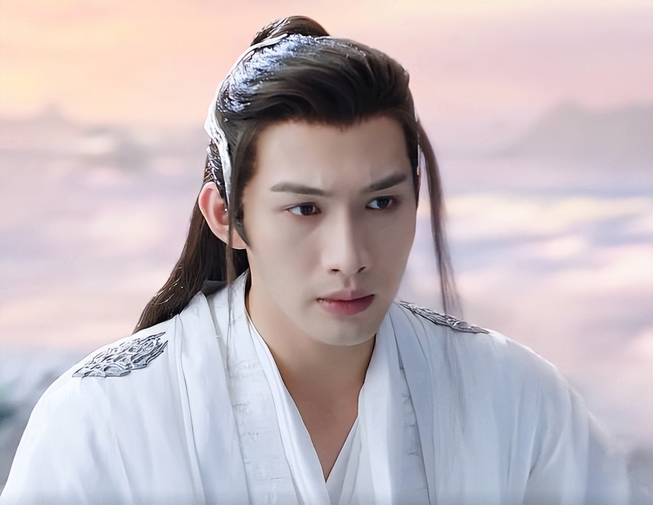 Zhang Binbin became popular again, "Three Points of the Wild" Xu Yanshi set up a high-minded ...