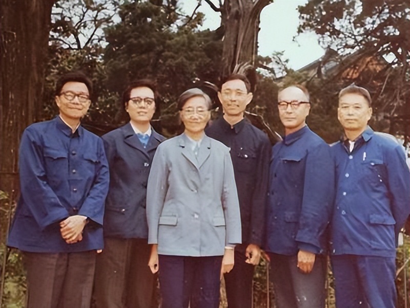 In 1964, when Deng Xiaoping inspected Lanzhou, he saw a woman and said ...