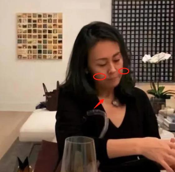 61-year-old Li Zhihan showed up, with loose skin and sagging cheeks ...