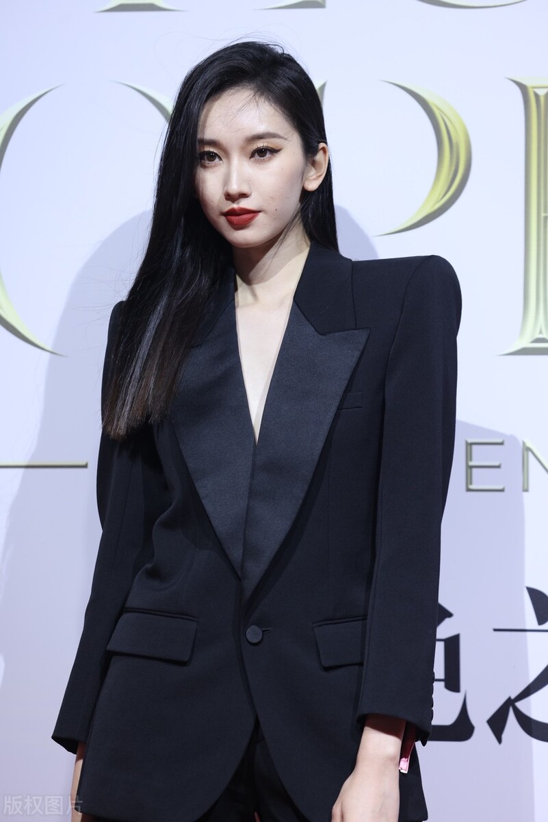 Liu Lingzi's charm - iNEWS