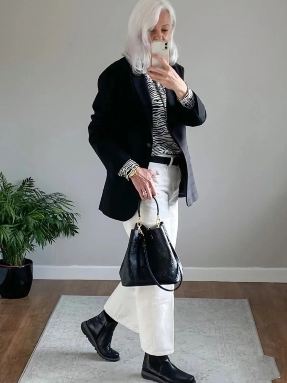 The "minimalist old age" of foreign white-haired grandmothers: the ...