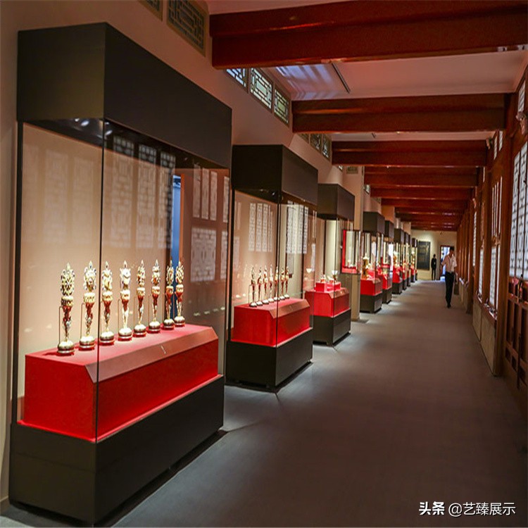 Museum showcase maintenance method - iNEWS
