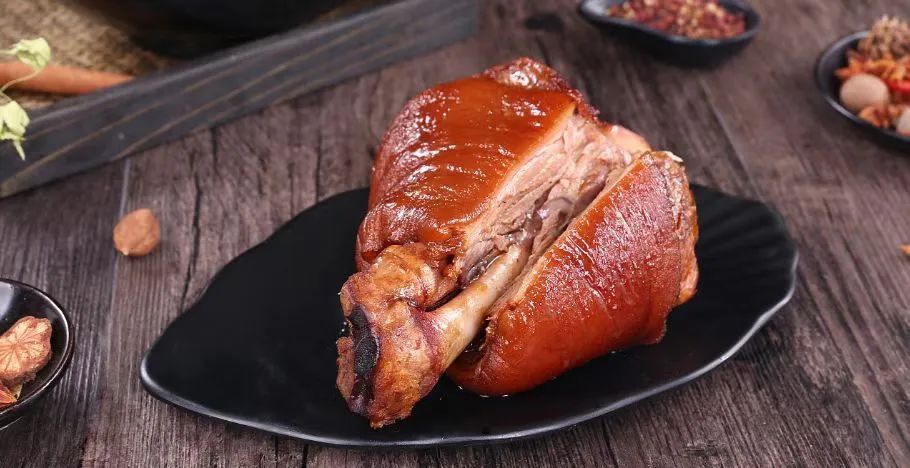 The most ostentatious dish on the New Year's Eve dinner!This rock candy ...