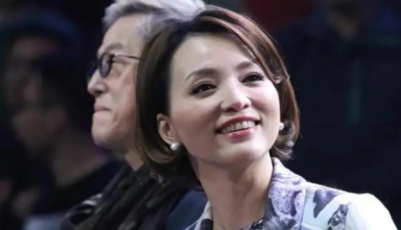 The new "CCTV First Sister" successor? Overwhelming Dong Qing and Li ...