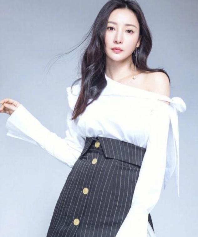 Liu Yan: Live as a synonym for sexiness, the manga figure is eye ...