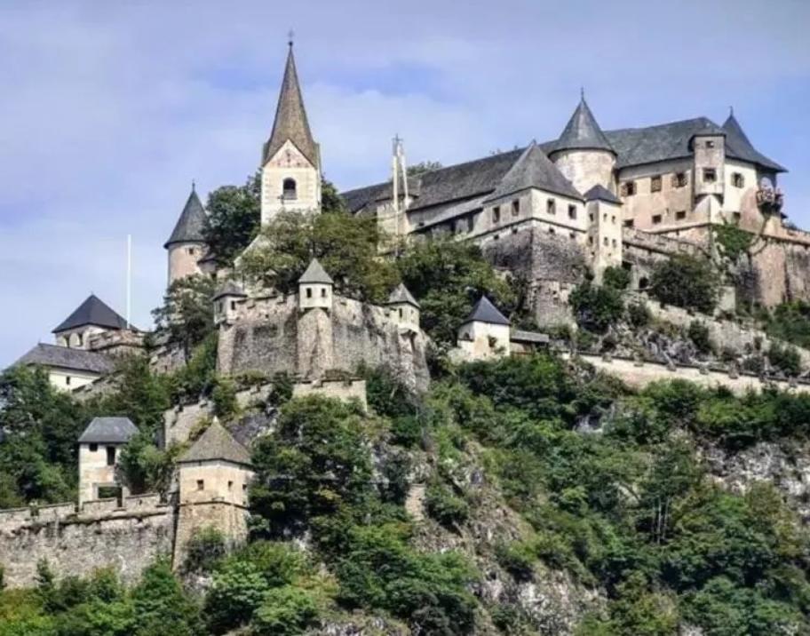 The 200-year history of incest in the Habsburg family gave birth to a ...