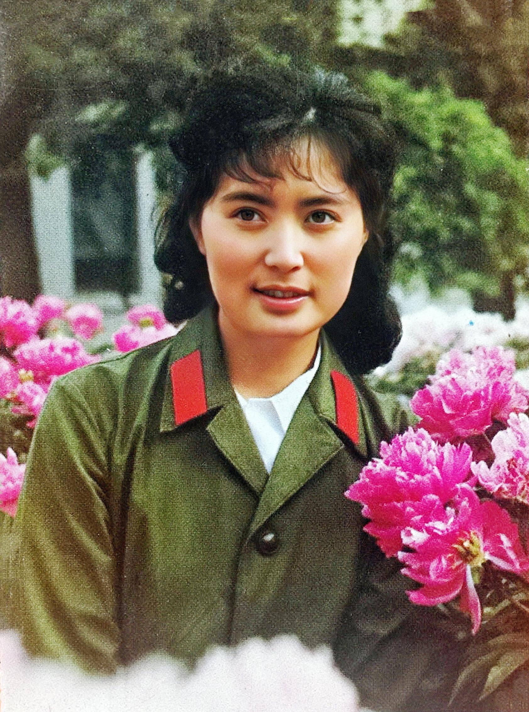 Old photos: 31 80s star military uniform photos Gong Xue Ge You Liu ...
