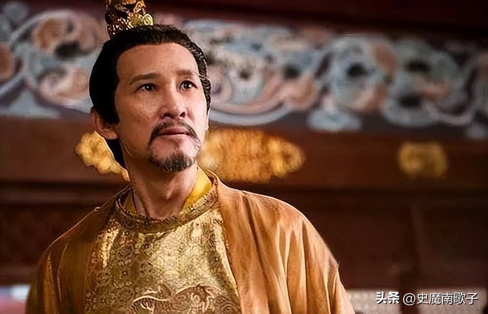 He likes to take "immortal medicine", fights all over the feudal towns ...