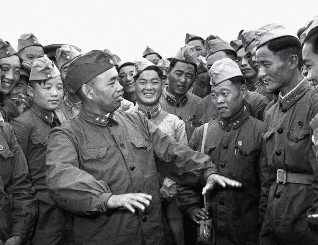 In 1973, what did Wang Hongwen say on stage? Angry Xu Shiyou threw the ...