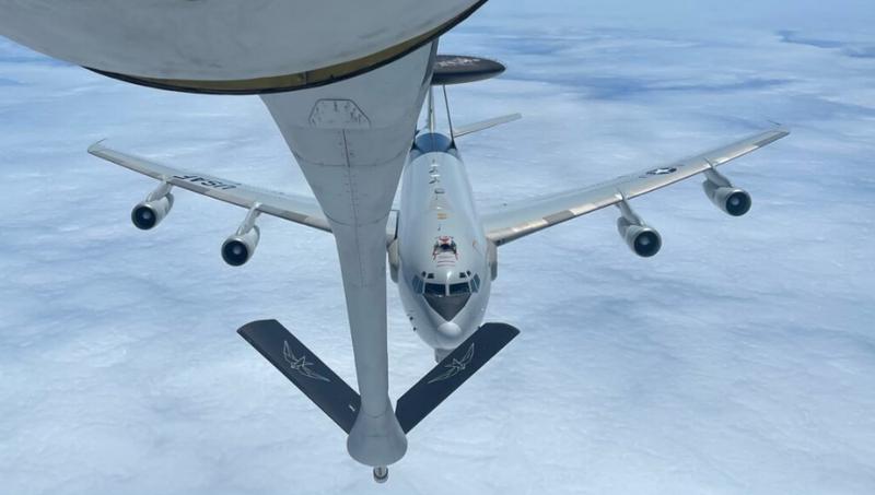 The United States uses mercenary fighter planes to refuel in the air ...