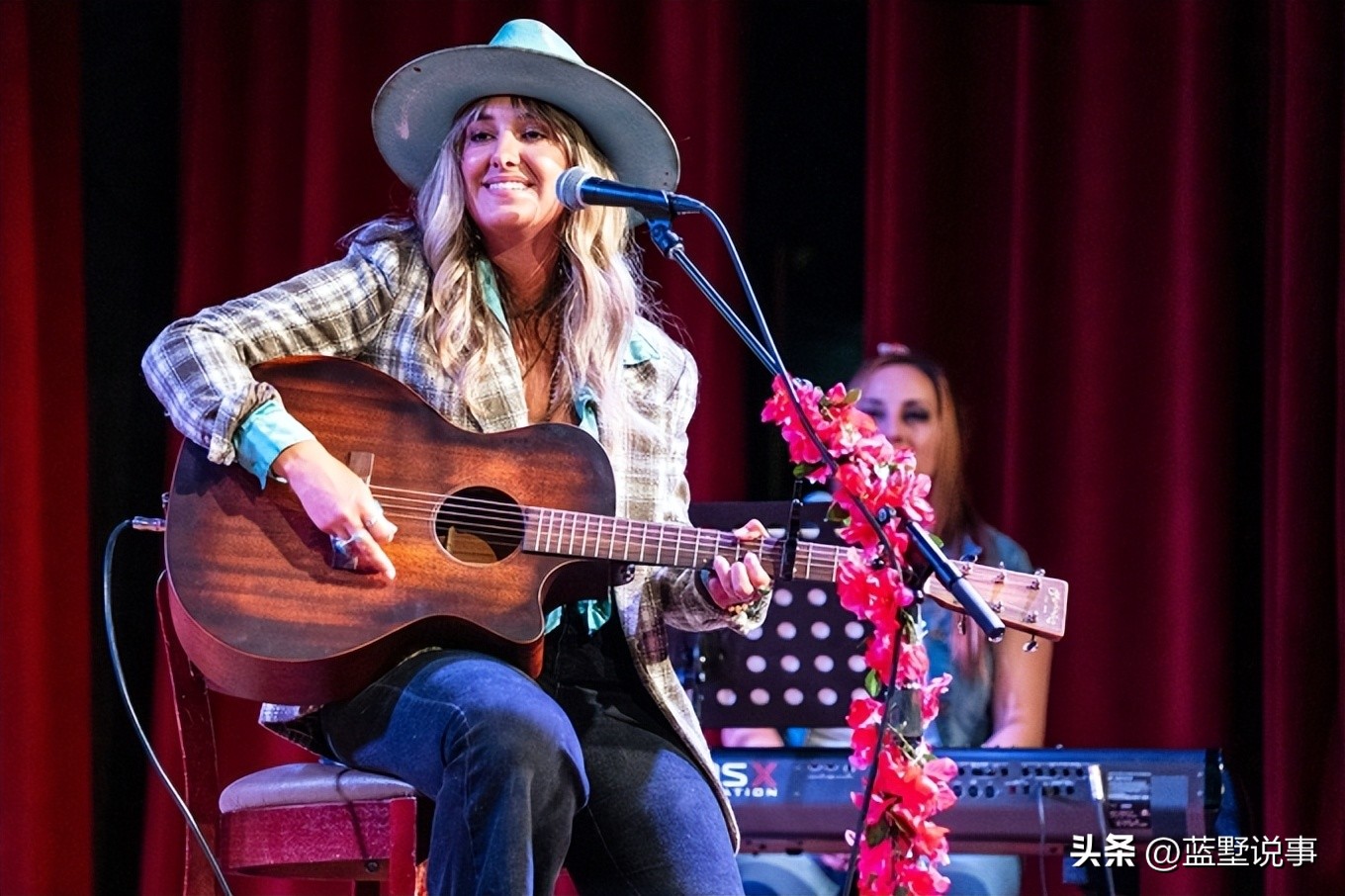 Beautiful country singer Leni Wilson, Americans love to sing her ...