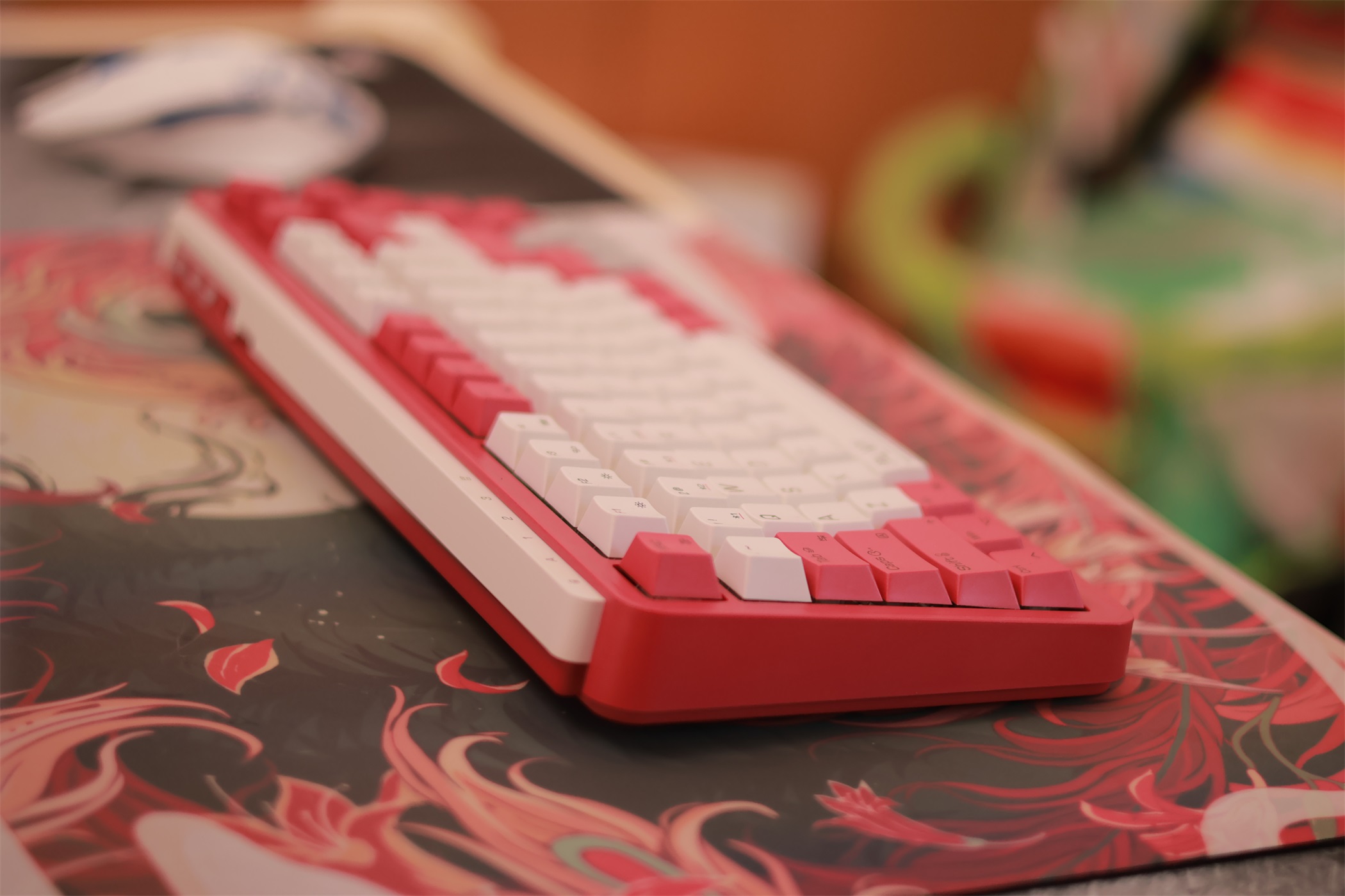 The configuration is full, and the color is sexy?Miwu ART Z830 three-mode keyboard - iMedia