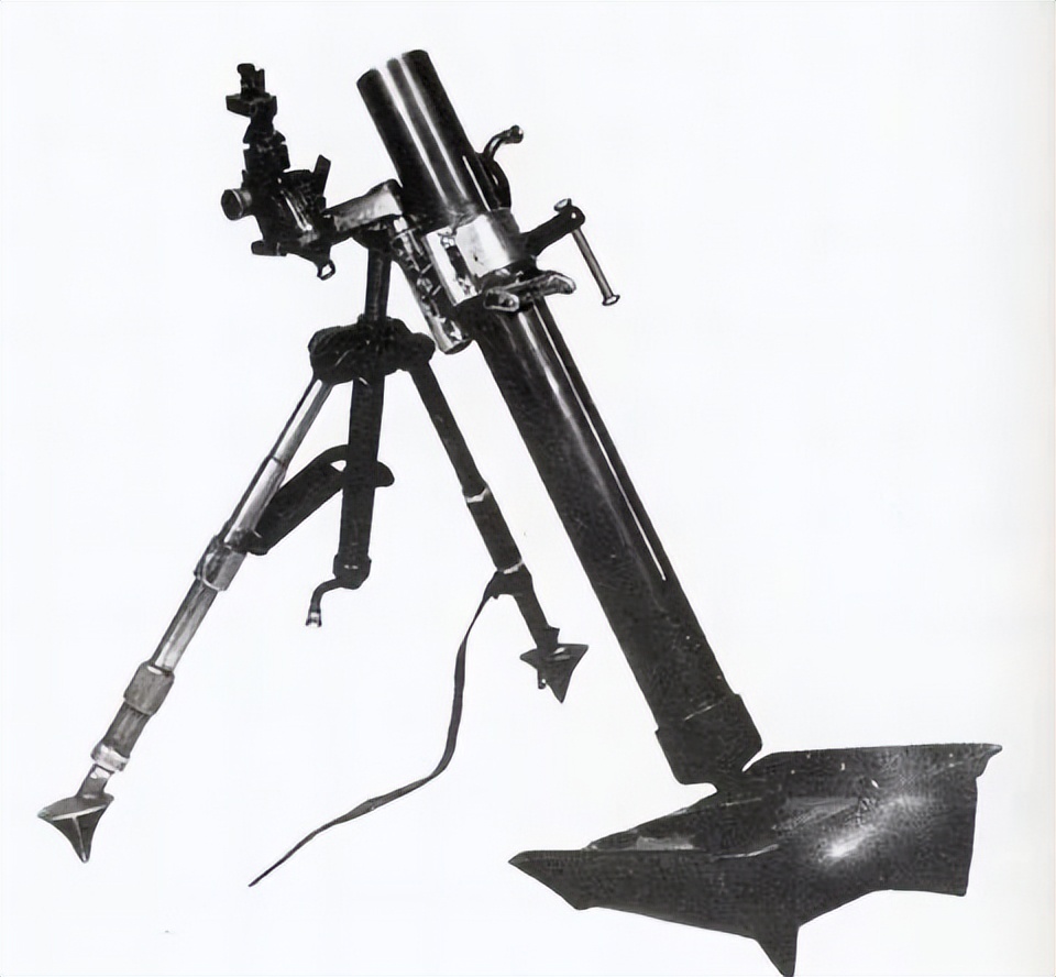 American soldier's "hand gun" - American M2 60mm mortar - iNEWS