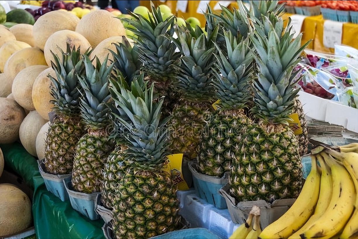 When buying pineapples, don't just pick the "big ones", learn to look at 3 aspects, sweet and ...