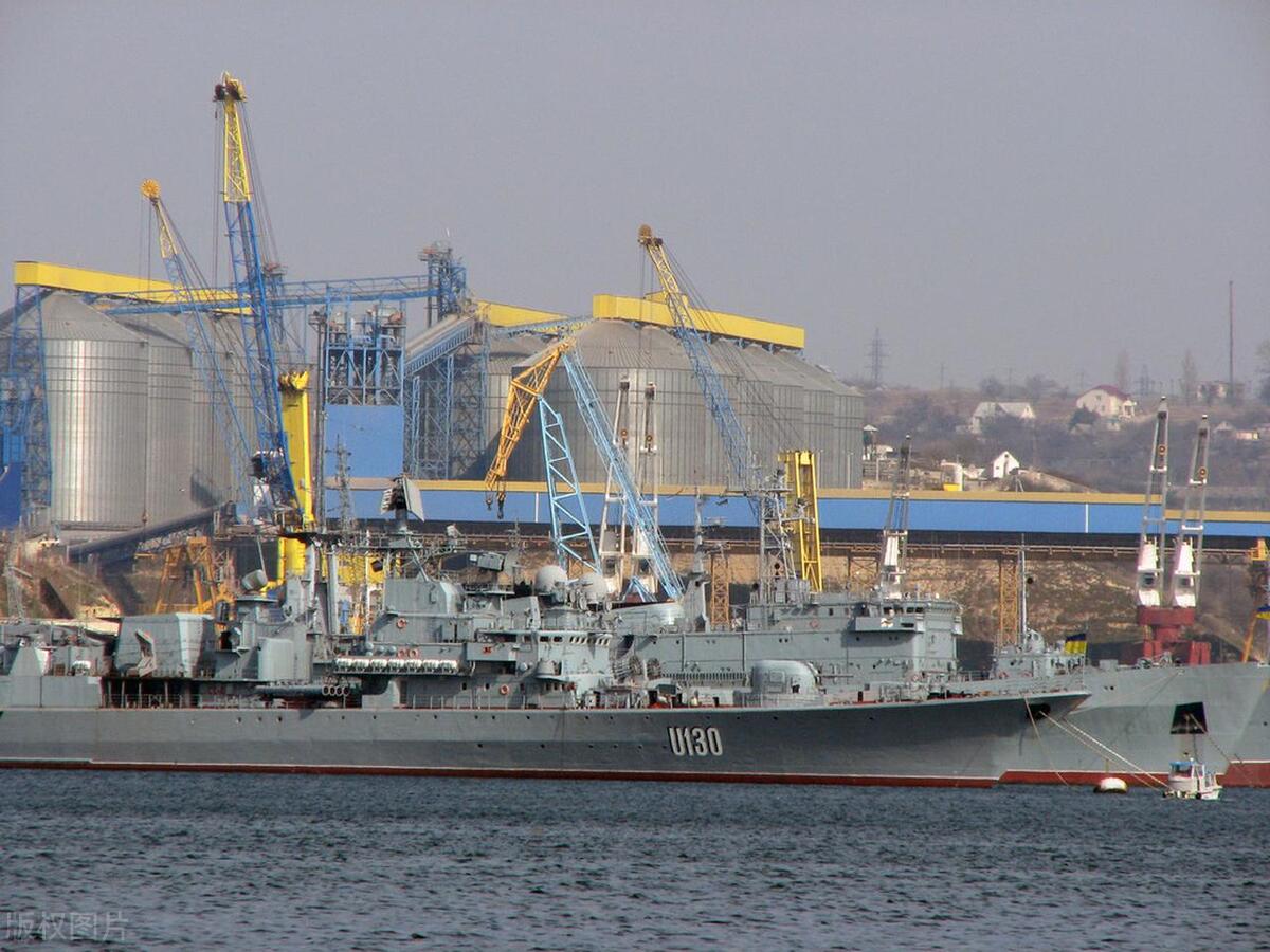 How Powerful Are Ukrainian Drones Sneak Into The Russian Naval Port