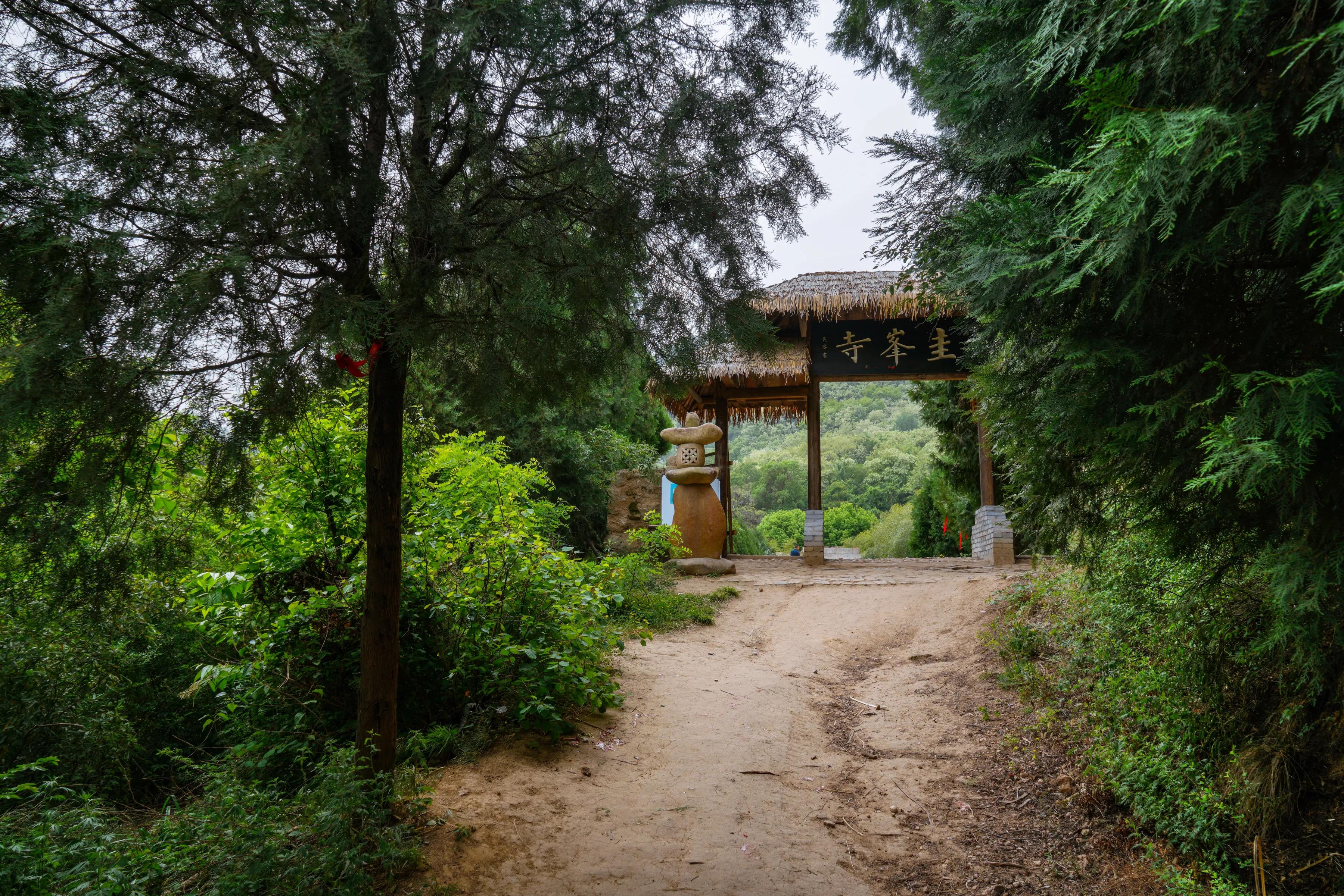 Spring scenery of Guifeng Temple in Zhongnan Mountain - iNEWS