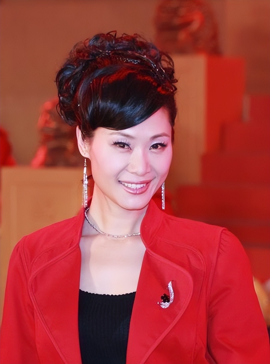 Singer Yu Wenhua's Wisdom Life and the Three Men Behind Her - iNEWS