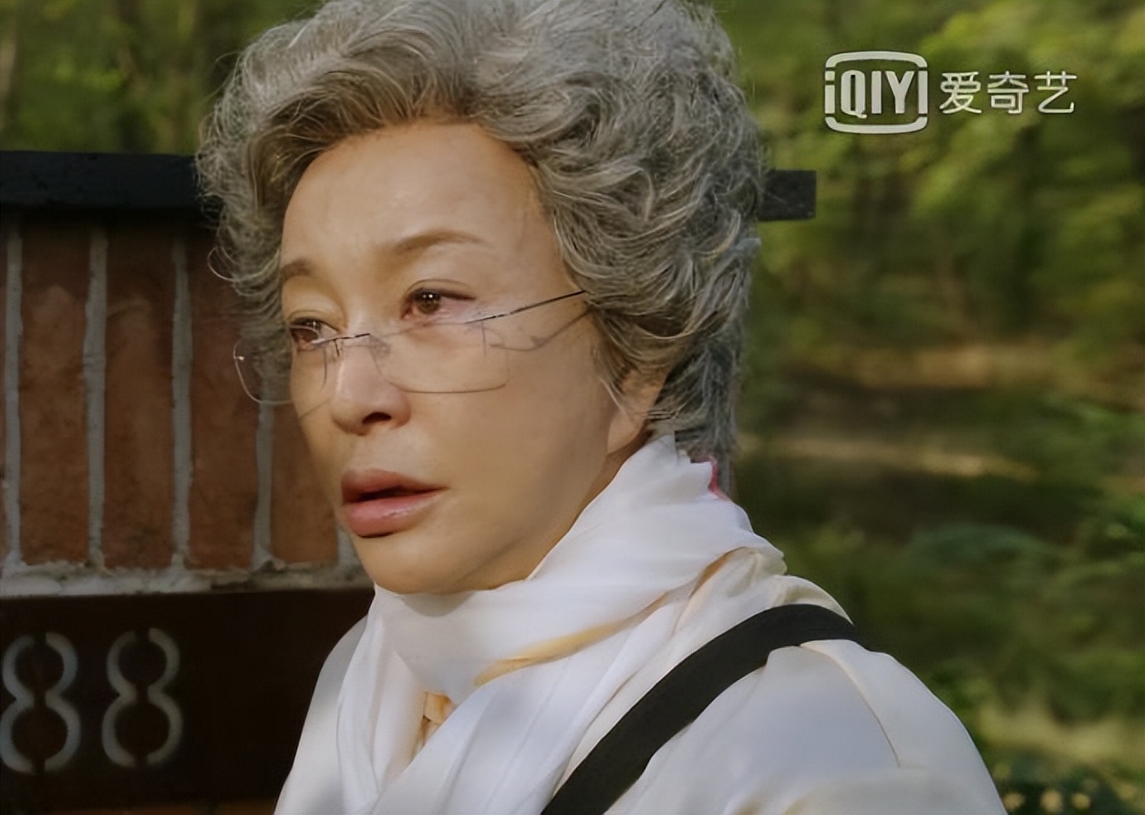 Don't force yourself to act as a girl at "a handful of age", 62 years ...