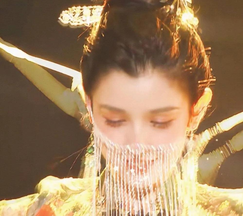 Hanikezi——Xinjiang beauty who became famous in one dance - iNEWS