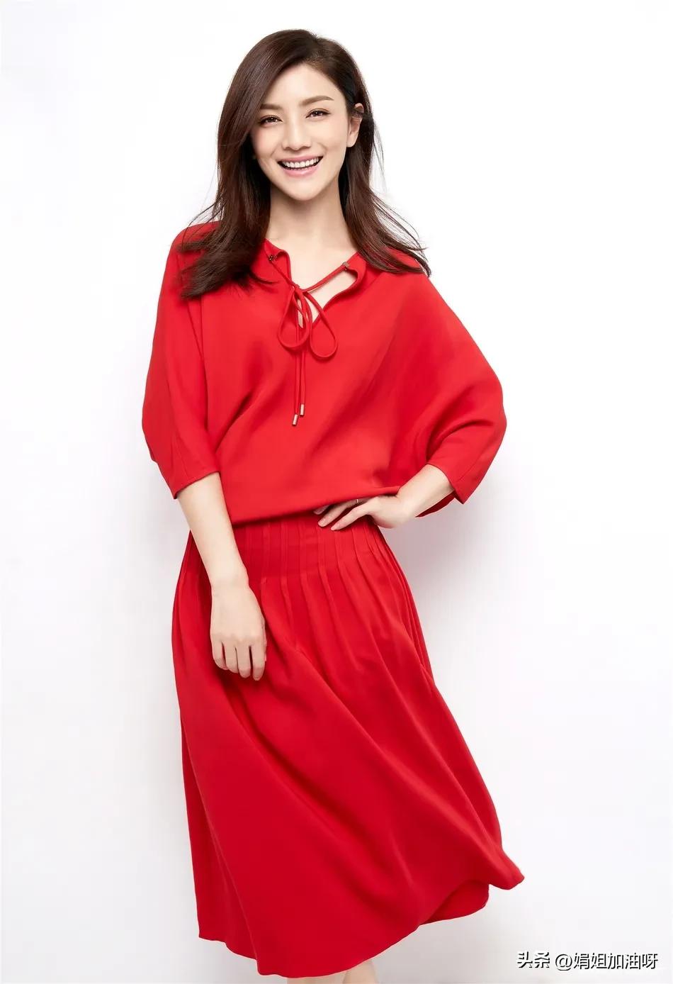 Share pictures, the goddess of temperament Hu Ke - iNEWS