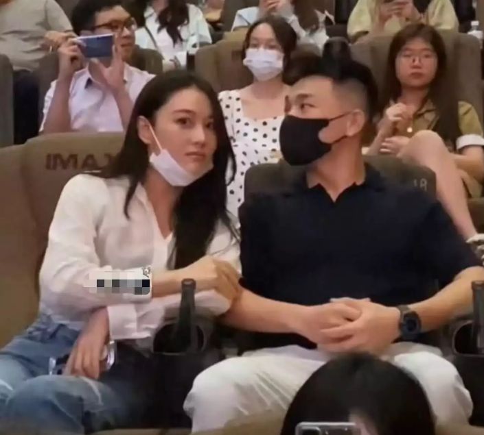 Zhang Xinyu and He Jie are rarely in the same frame, sweet and loving, still sweet after 5 years ...