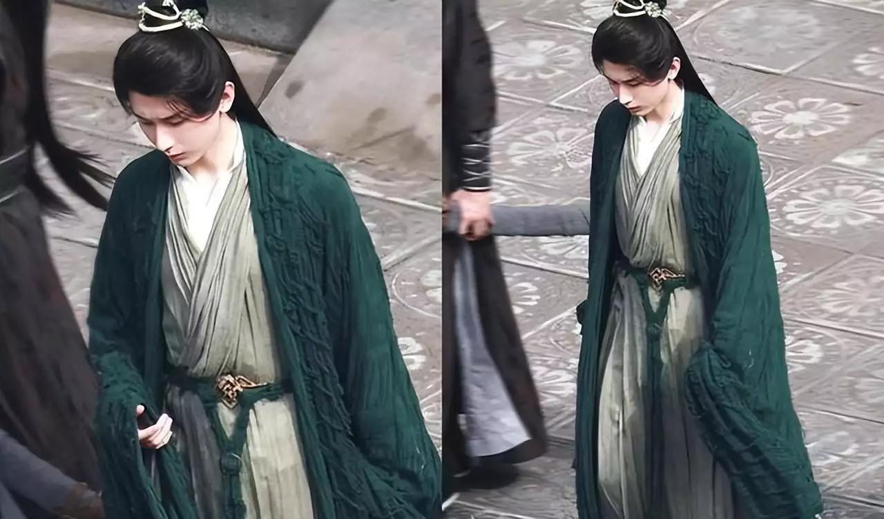 Both male gods in ancient costumes, Cheng Yi and Xiao Zhan have such a ...