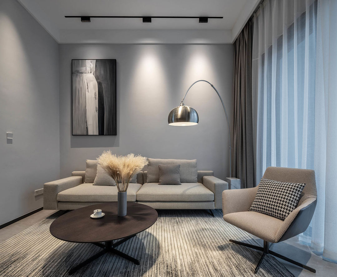 With a space of 165 square meters, the entrance is covered with wooden ...