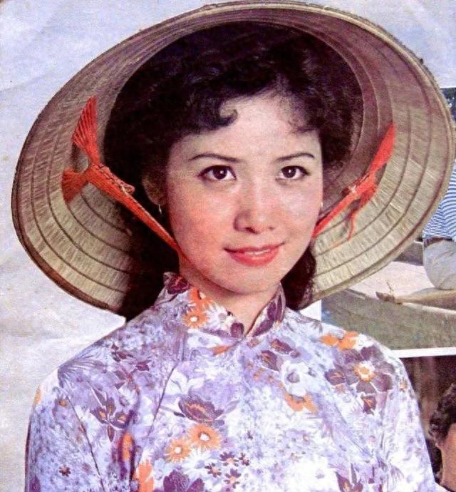 She is one of the four beauties of Beijing Film Studio. She became ...
